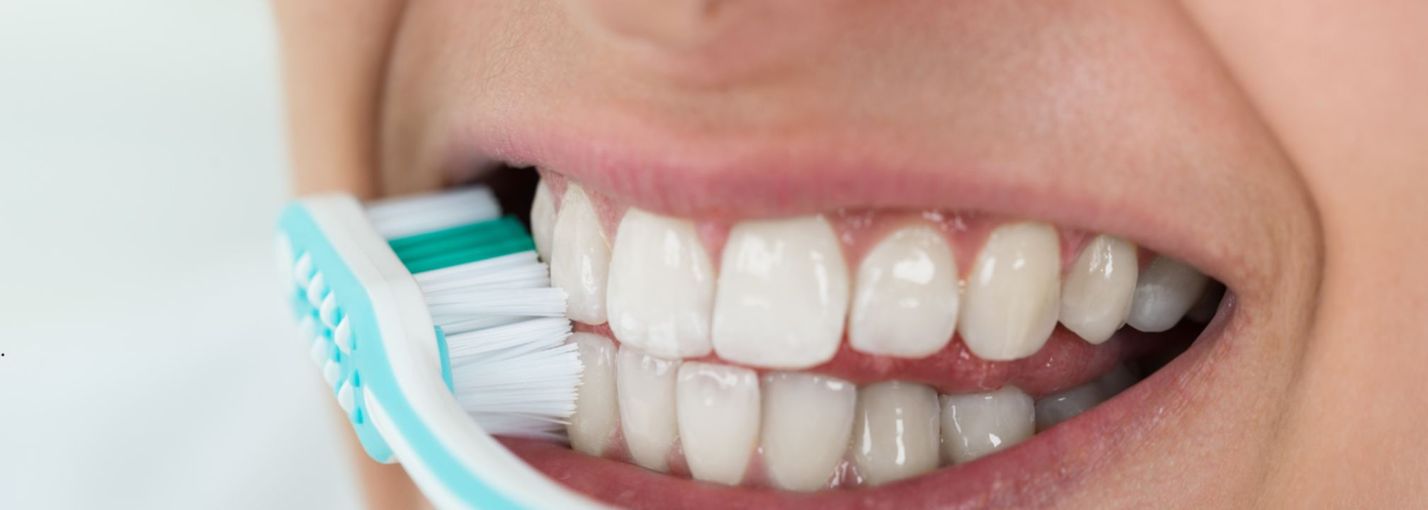How To Brush Your Teeth The Right Way? | Health and Me