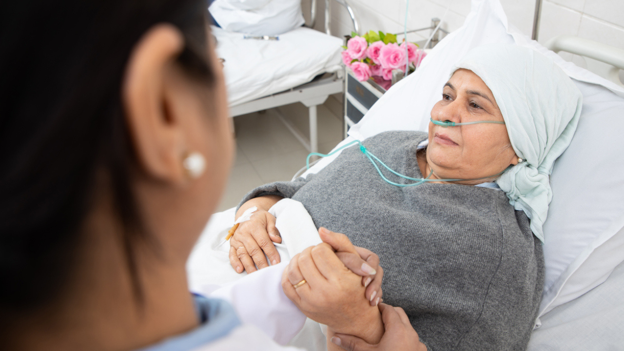 8 Red Flags That May Suggest Cancer Growth In Your Body | Health and Me