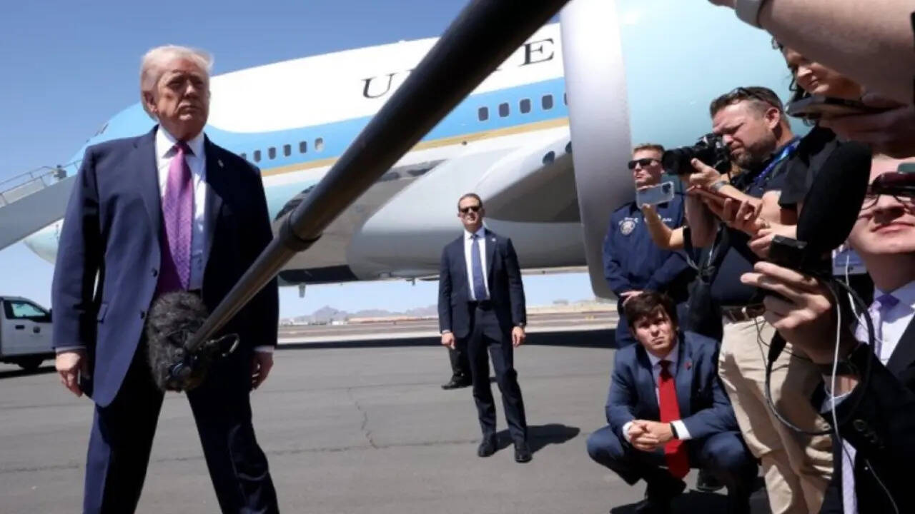 Why Does Donald Trump Stand Like That? The Age Factor Of Poor Posture ...